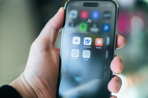 Pros and Cons of AI Holiday Planning | Is AI Good for Travel?